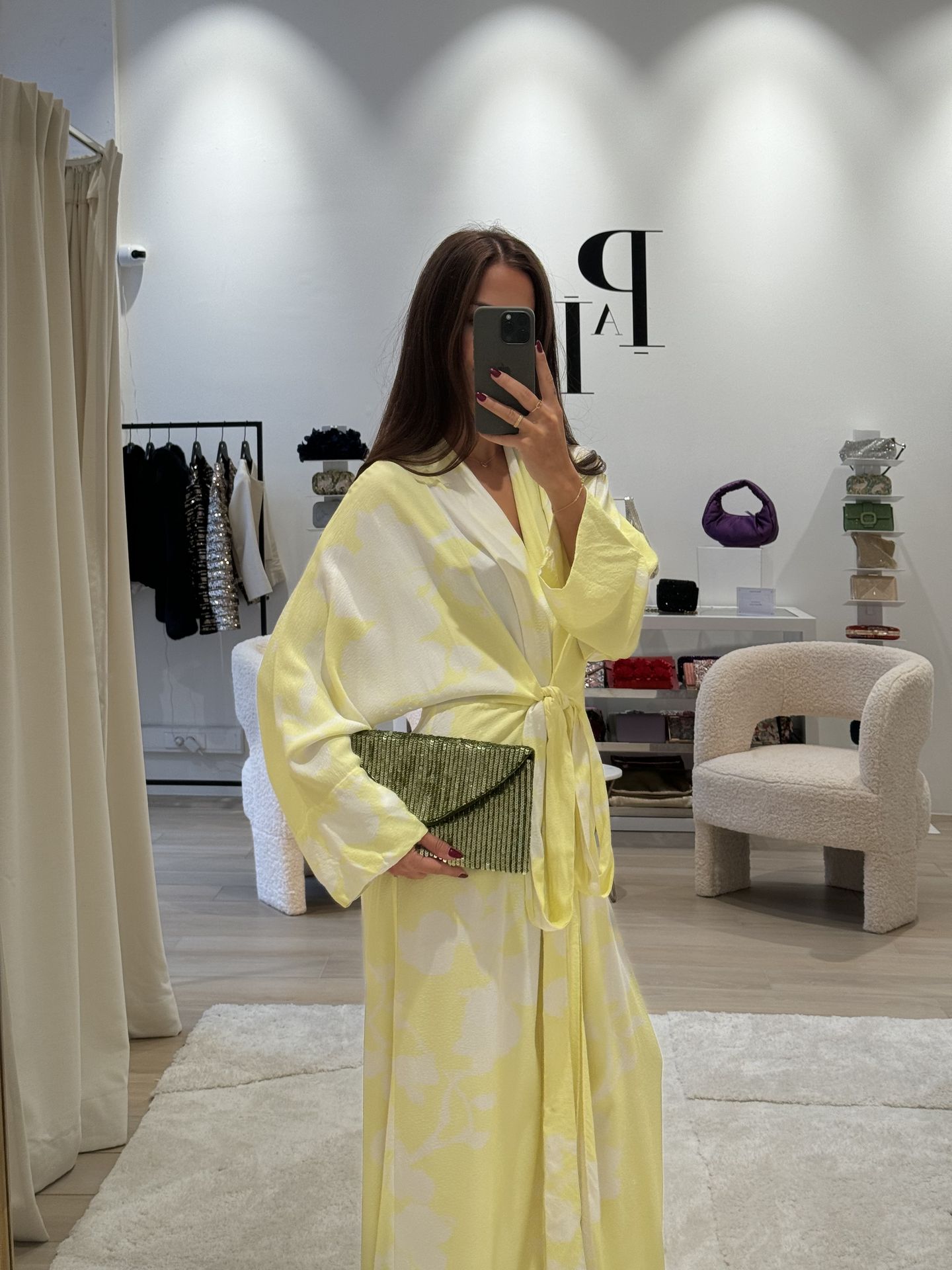 Robes, costumes et combinaisons habillées à louer